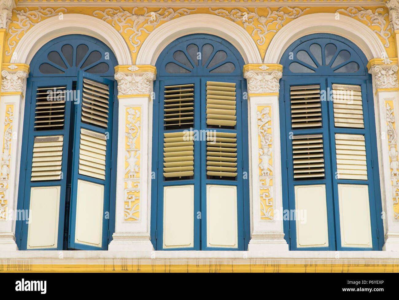 Singapore shophouse windows hi-res stock photography and images - Alamy