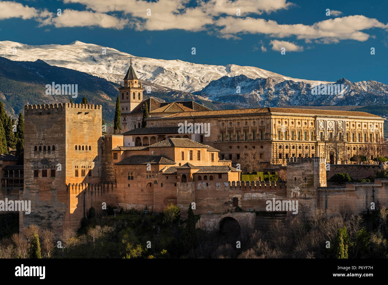 Alhambra palace with the snowy Sierra Nevada in the background, Granada ...