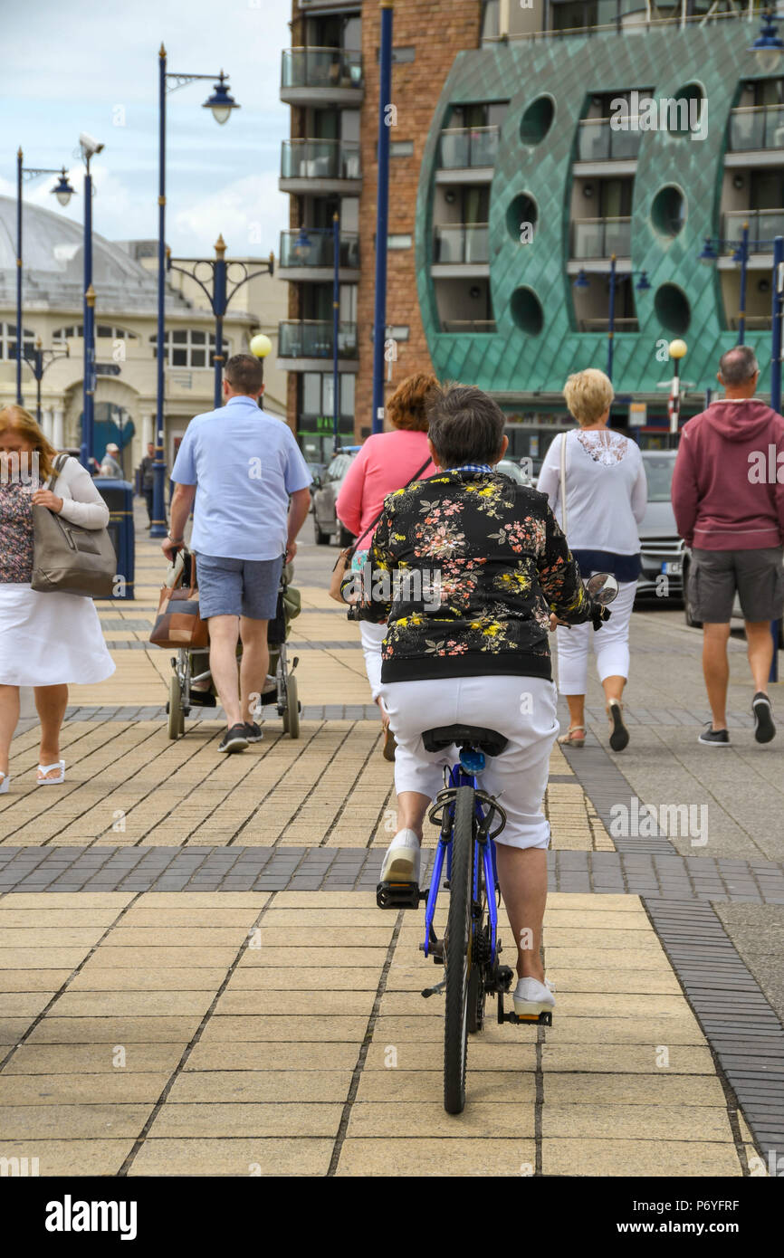Person riding a bicycle hi-res stock photography and images - Alamy