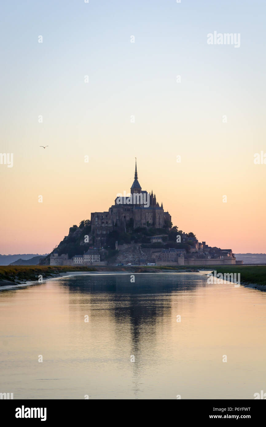 Mont saint michel high tide hi-res stock photography and images - Alamy