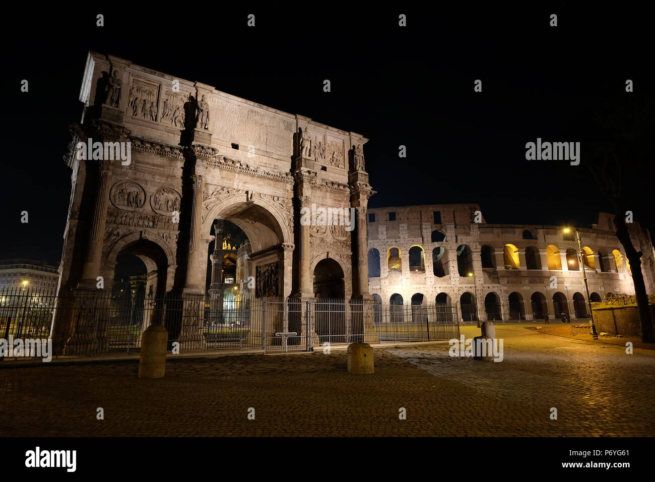 Arch of constantine colosseum night rome hi-res stock photography and ...