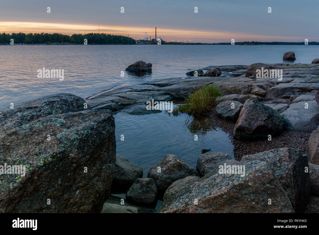 Foreground rocks hi-res stock photography and images - Alamy