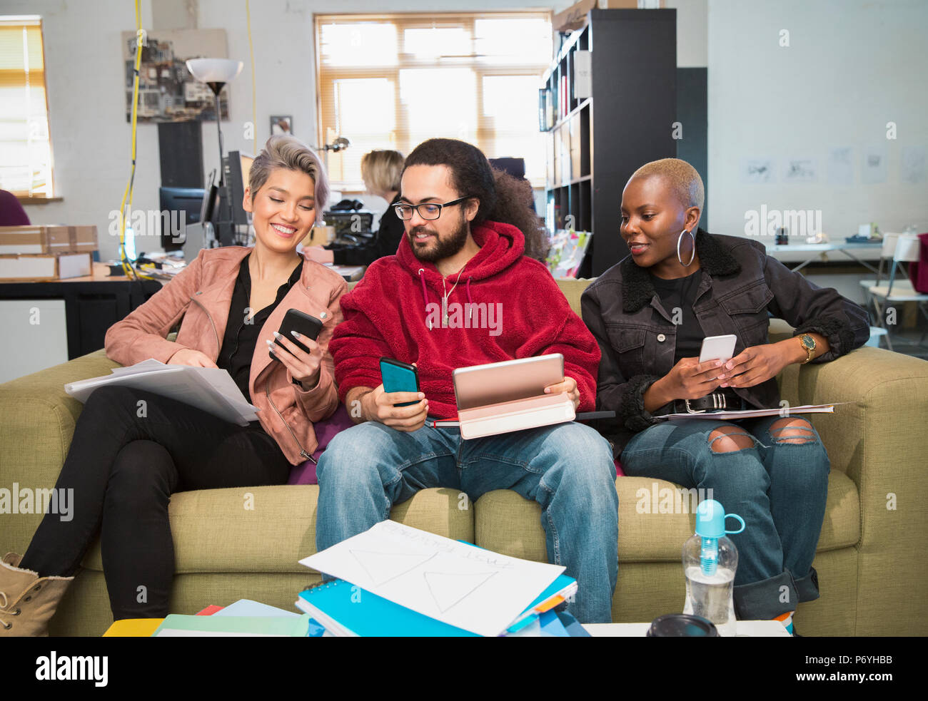 Business people digital device hi-res stock photography and images - Alamy