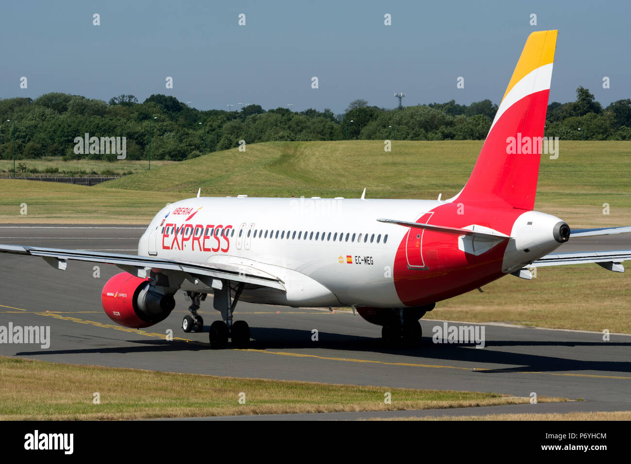 Airbus a320 airliner rear view hi-res stock photography and images - Alamy