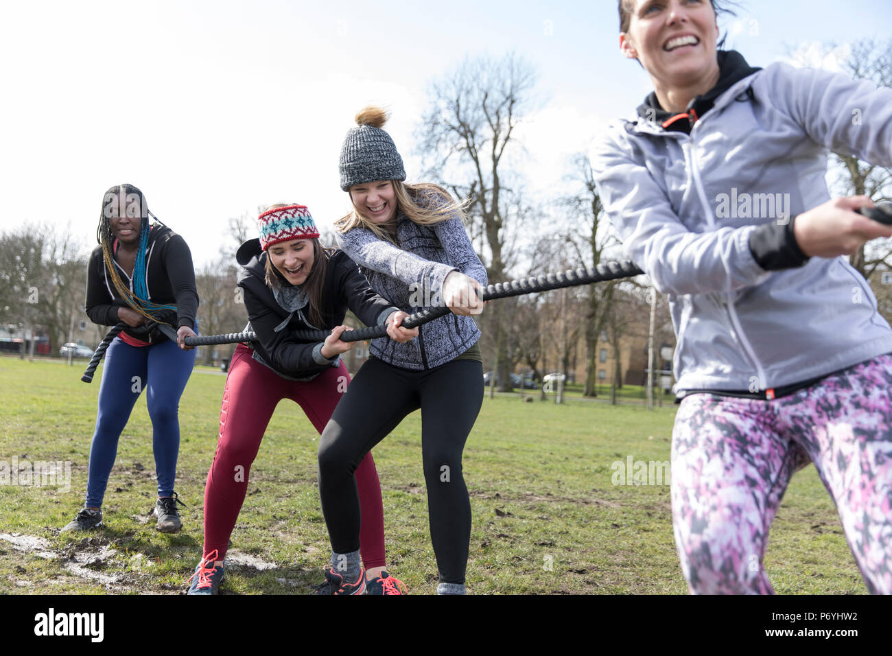 Women tug of war hi-res stock photography and images - Alamy