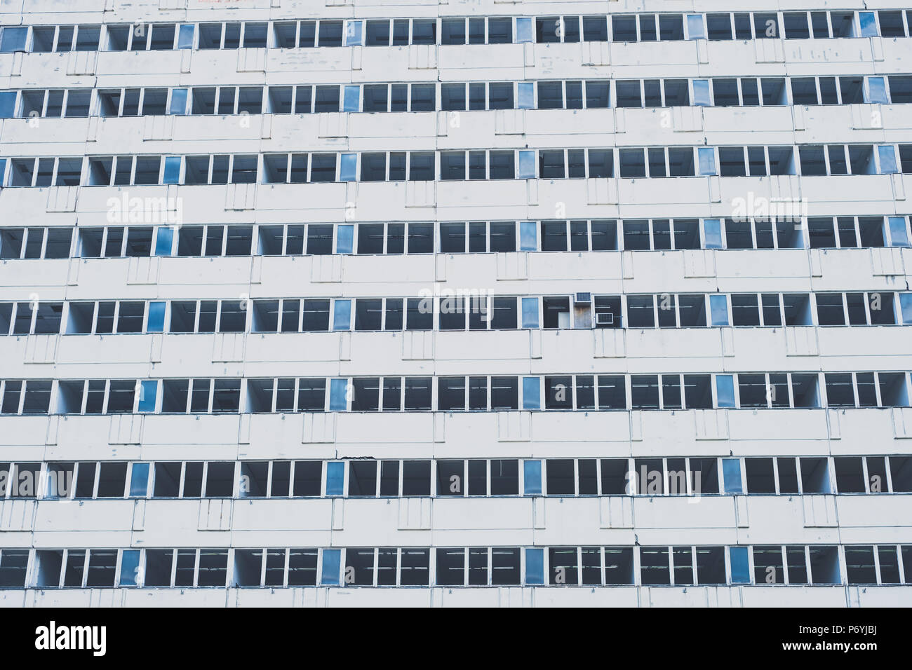 Empty abandoned house hi-res stock photography and images - Alamy