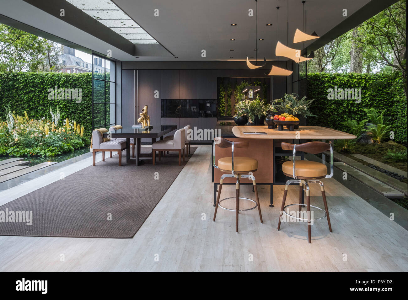 Modern kitchen island garden hi-res stock photography and images - Alamy