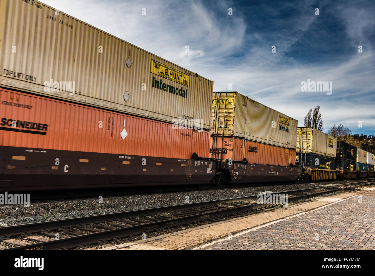 BNSF Eastbound Container train rolling through Flagstaff, AZ Stock Photo - Alamy
