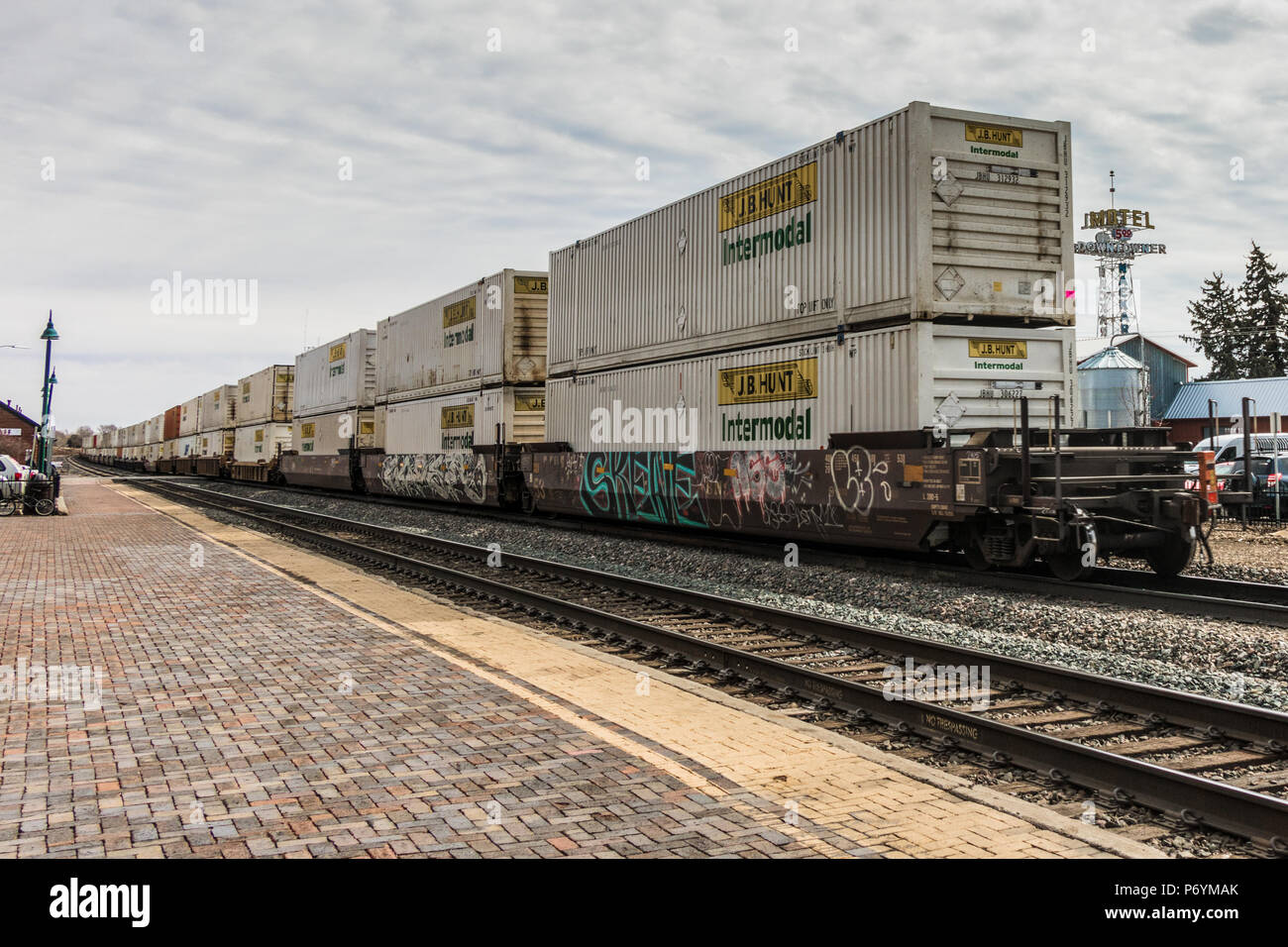 BNSF Eastbound Container train rolling through Flagstaff, AZ Stock Photo - Alamy