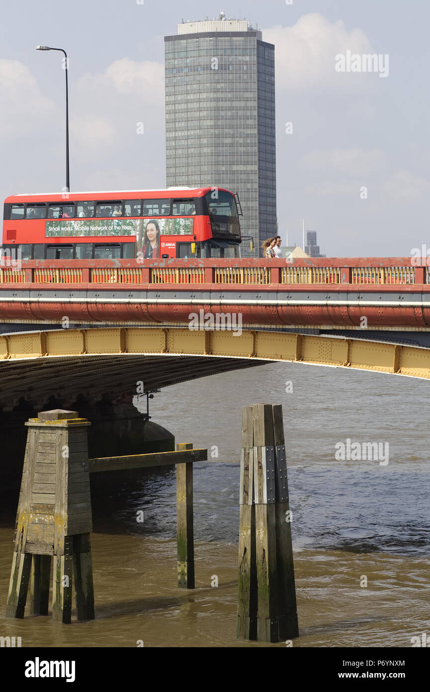 London bus crossing the vauxhall bridge hi-res stock photography and ...