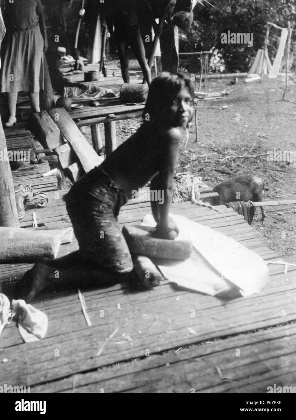 123 Flicka vid malsten. Rio Sambú, Darién, Panamá - SMVK - 004350 Stock ...