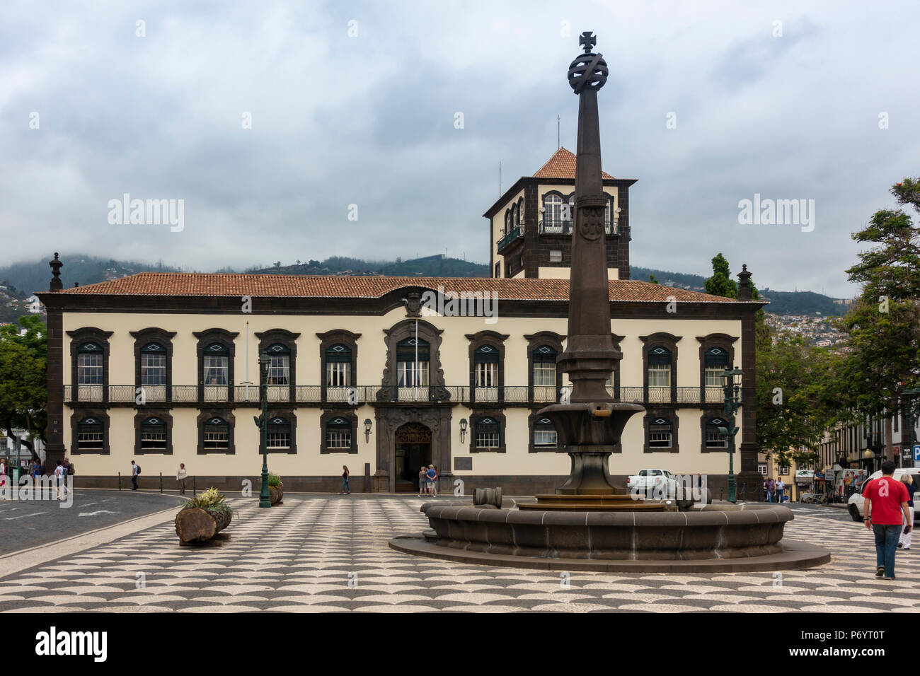 Square at funchal city hi-res stock photography and images - Alamy