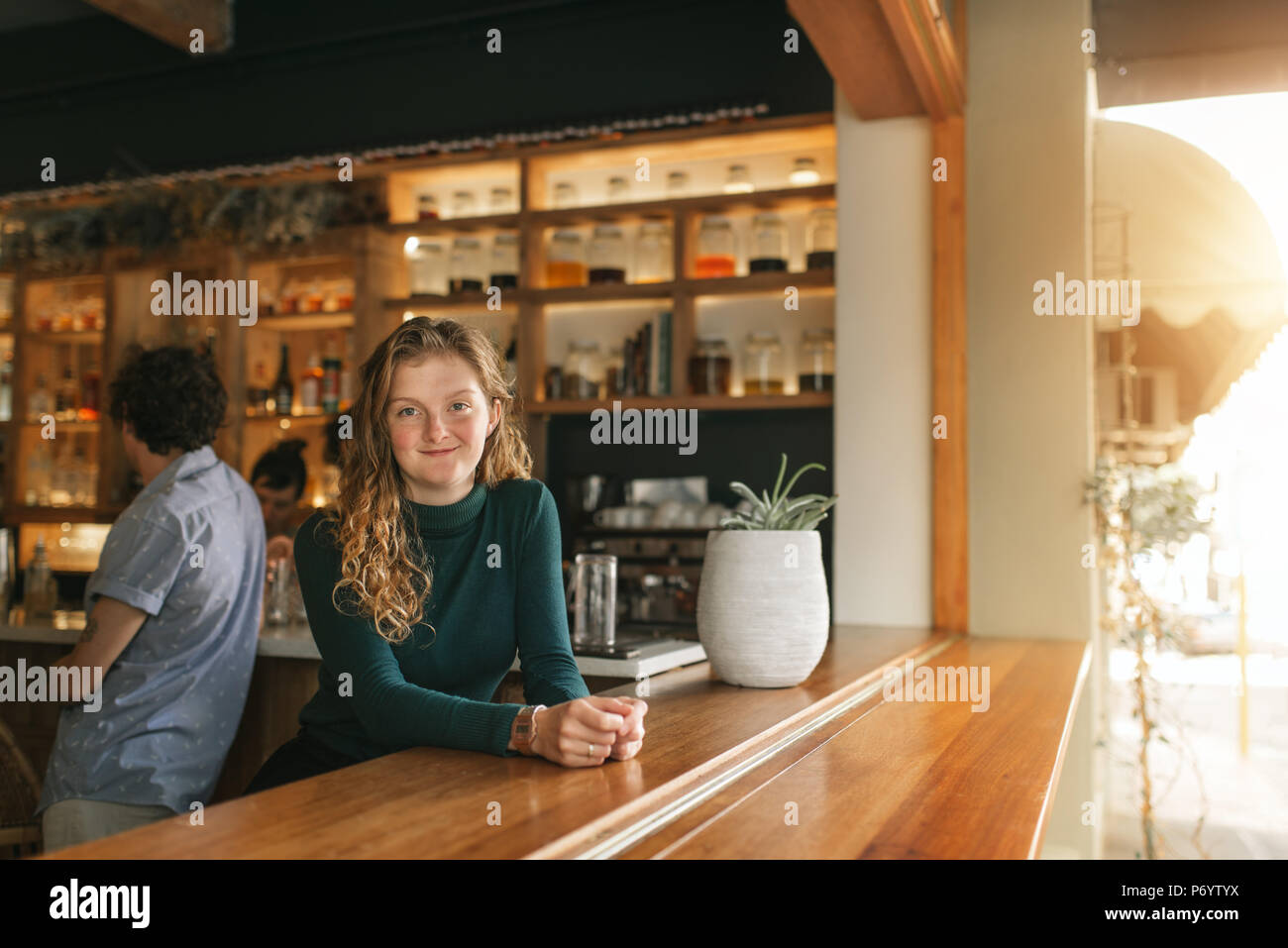 Pub bar counter hi-res stock photography and images - Alamy