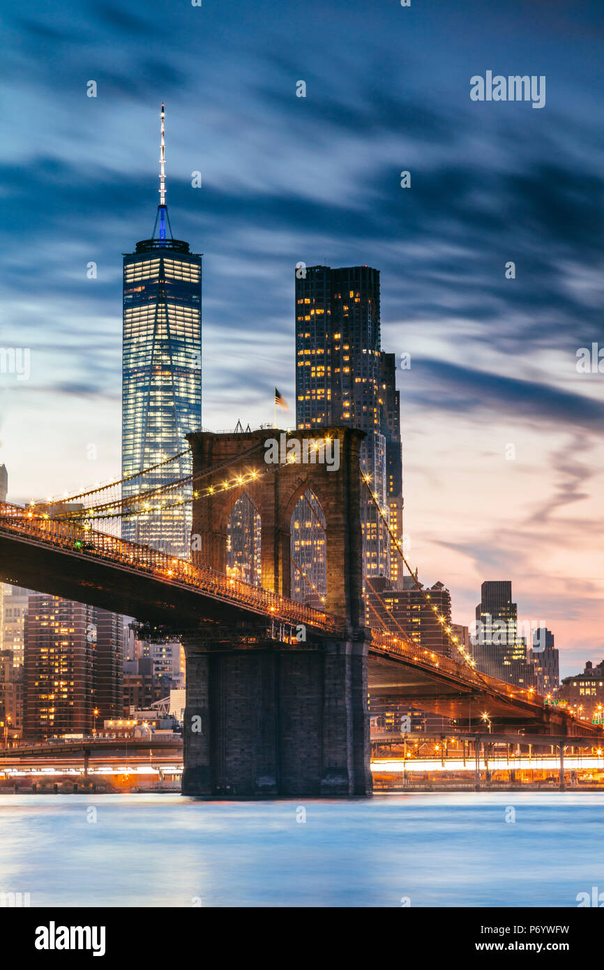 Brooklyn bridge and lower Manhattan skyline at dusk, New York city, USA ...