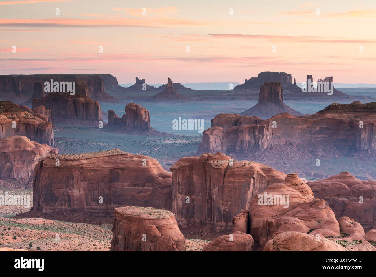 Hunts mesa monument valley hi-res stock photography and images - Alamy