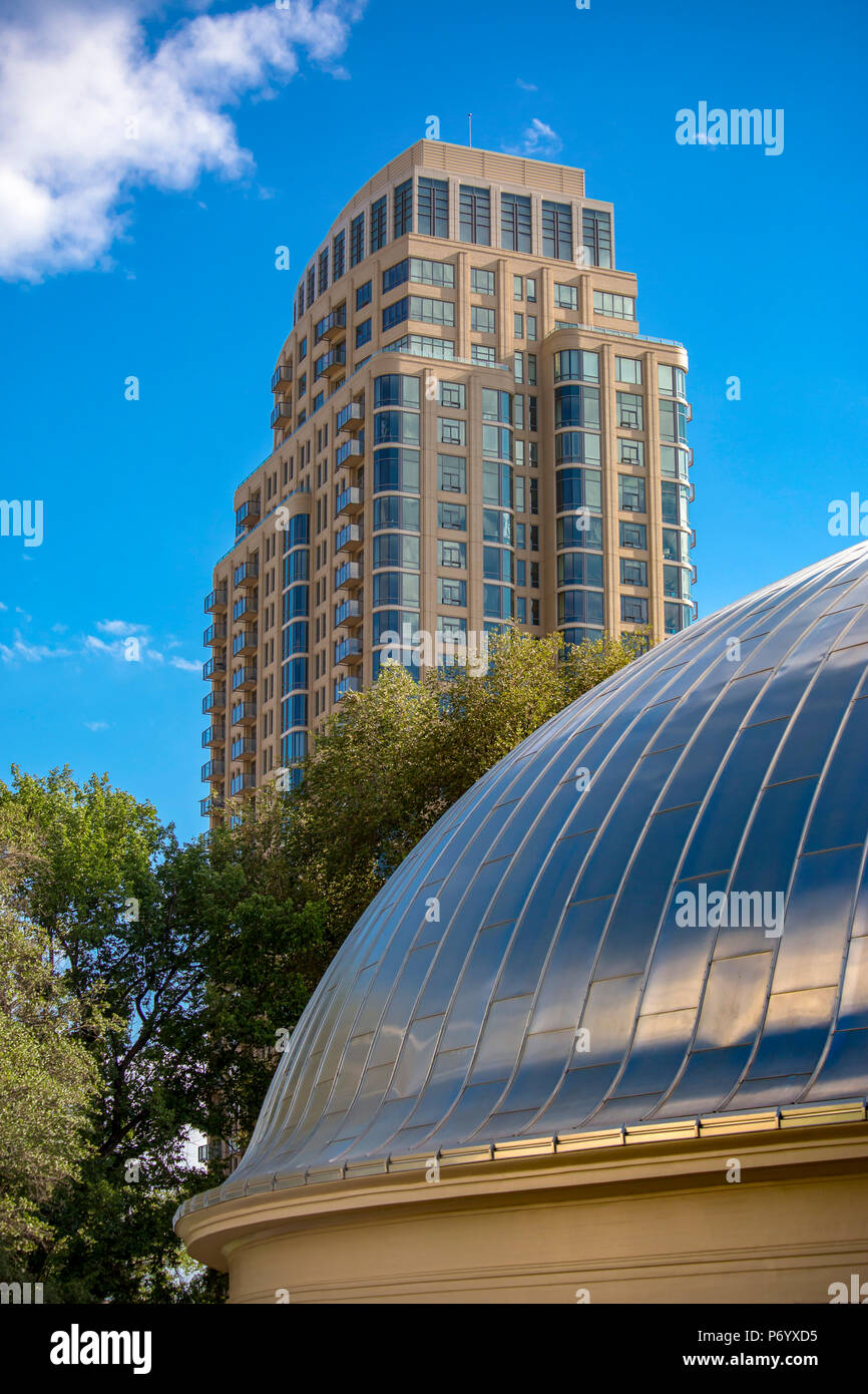 High rise building dome and tourism hi-res stock photography and images ...