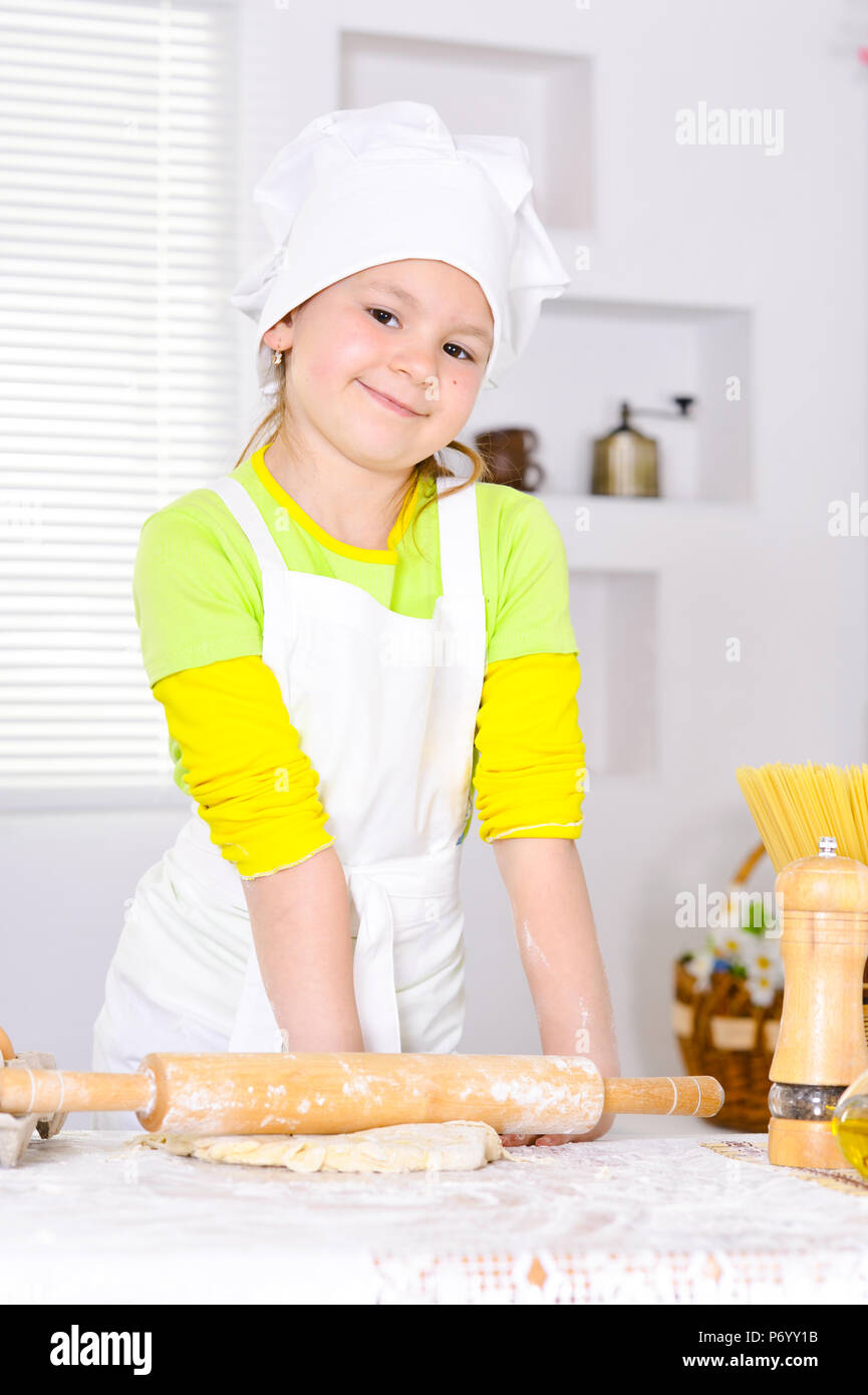 Cute girl baking cake in the kitchen Stock Photo - Alamy