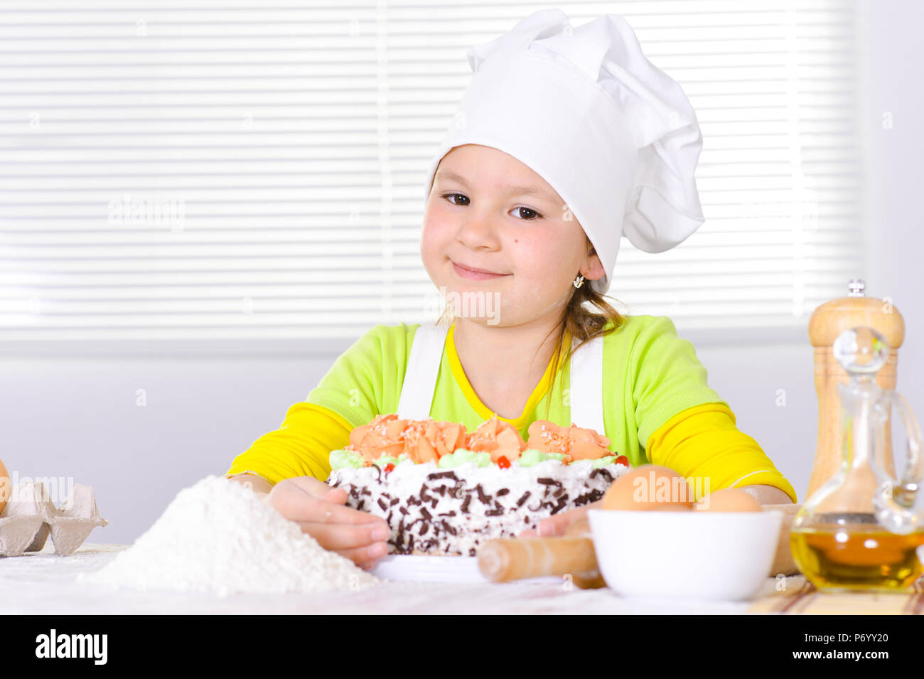 Cute girl baking cake in the kitchen Stock Photo - Alamy
