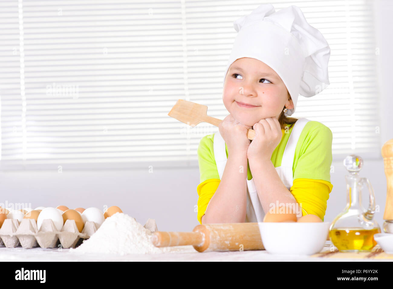 Cute girl baking cake in the kitchen Stock Photo - Alamy