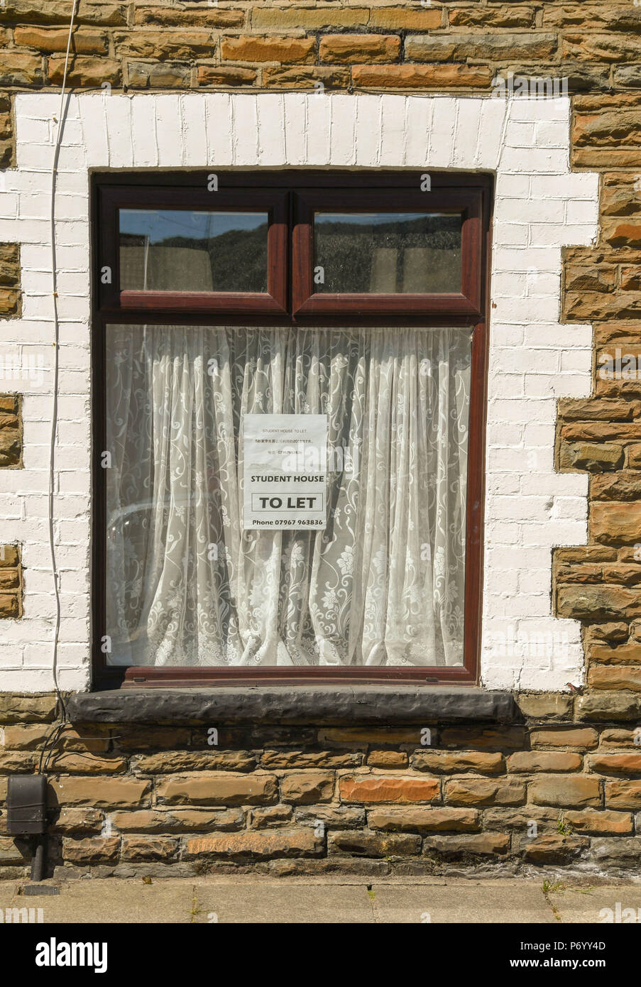 House to let sign hi-res stock photography and images - Alamy