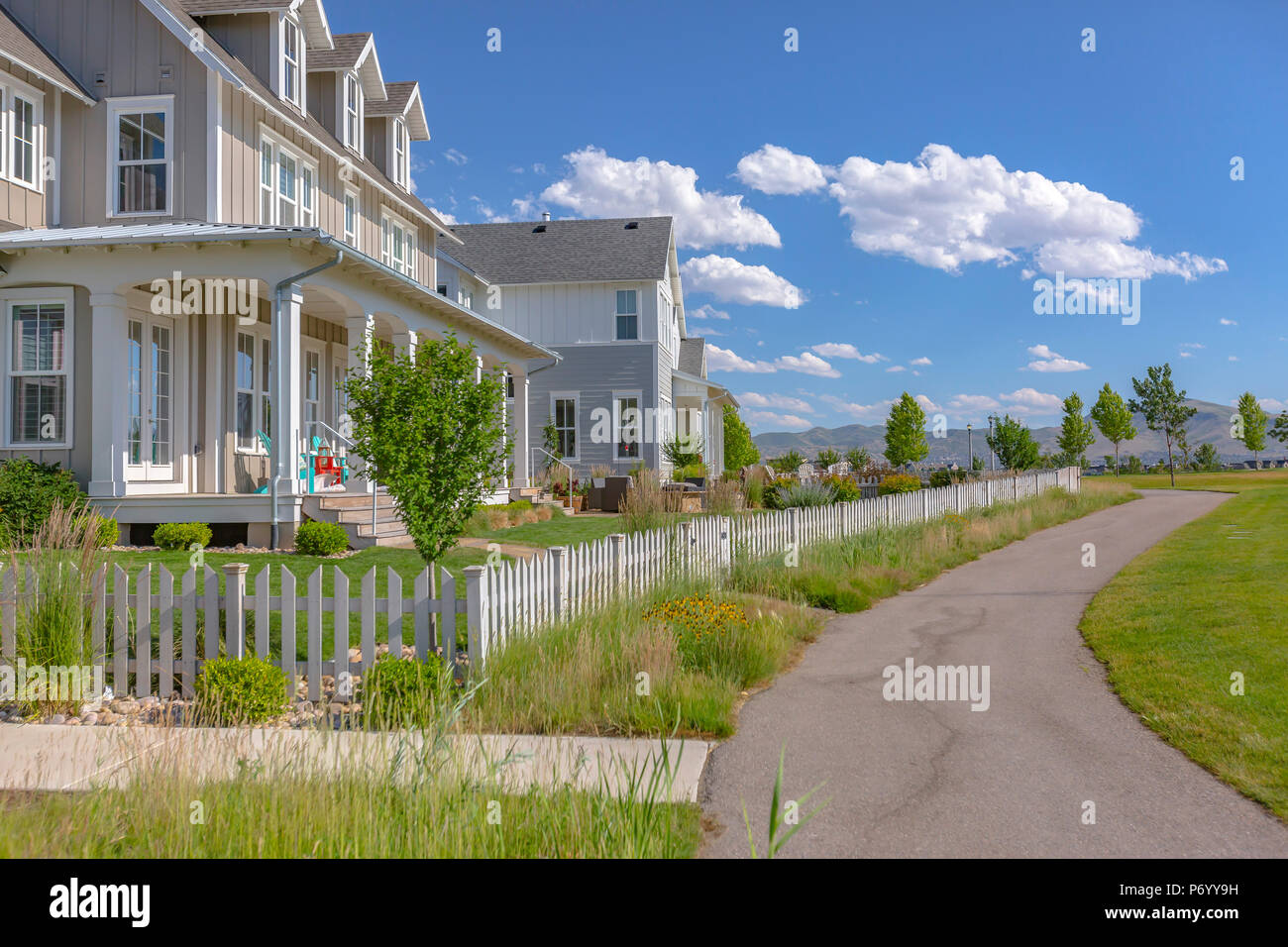 Lake front bike path near homes Stock Photo - Alamy