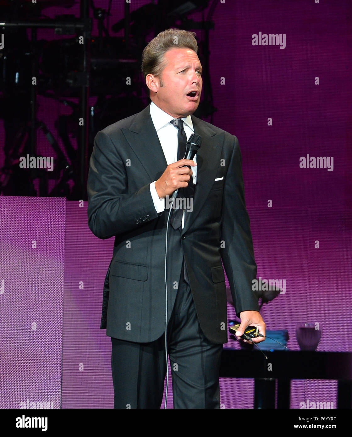 Mexican singer luis miguel hi-res stock photography and images - Alamy
