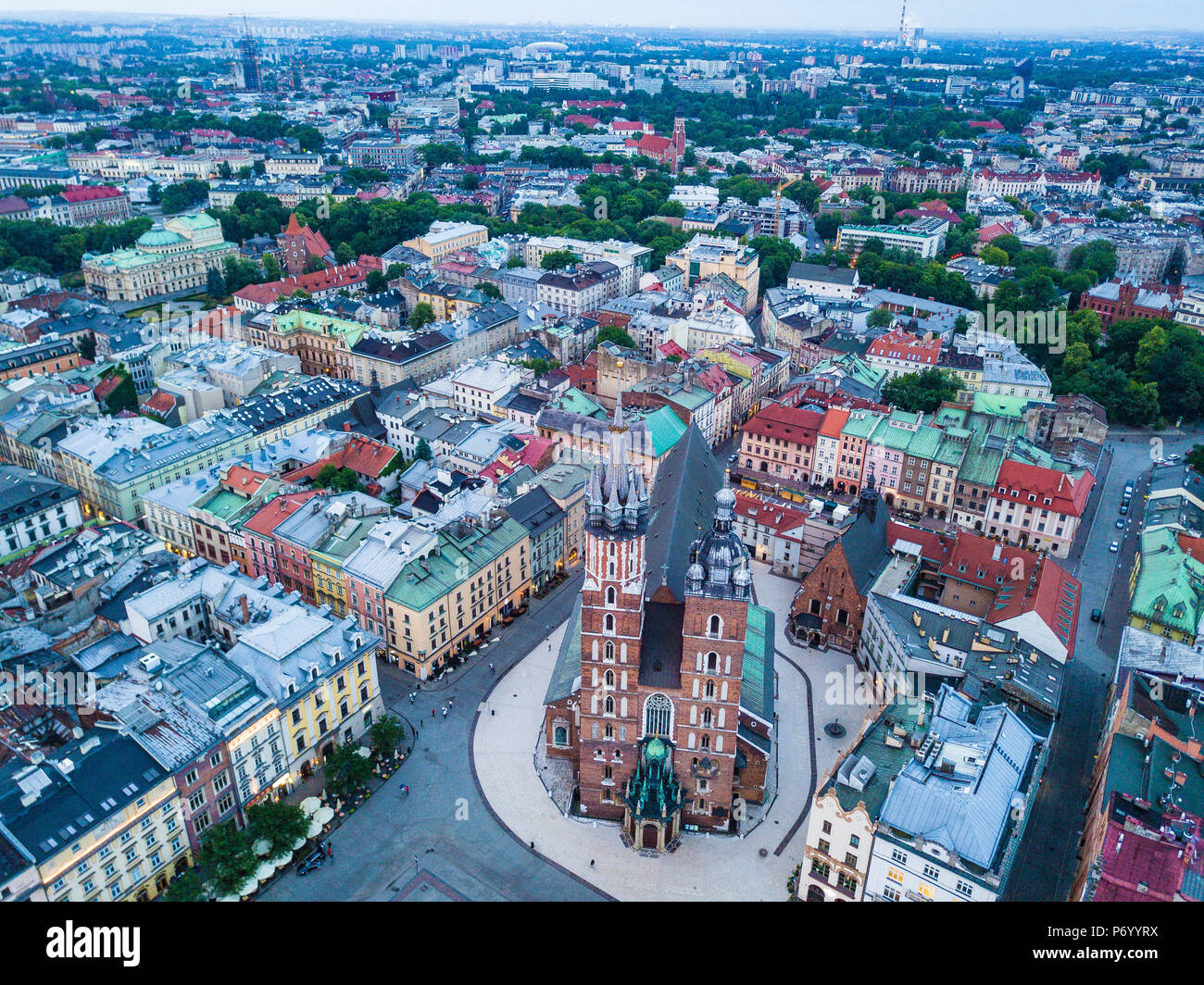 Main square in Krakow and St Mary's Basilica Stock Photo - Alamy