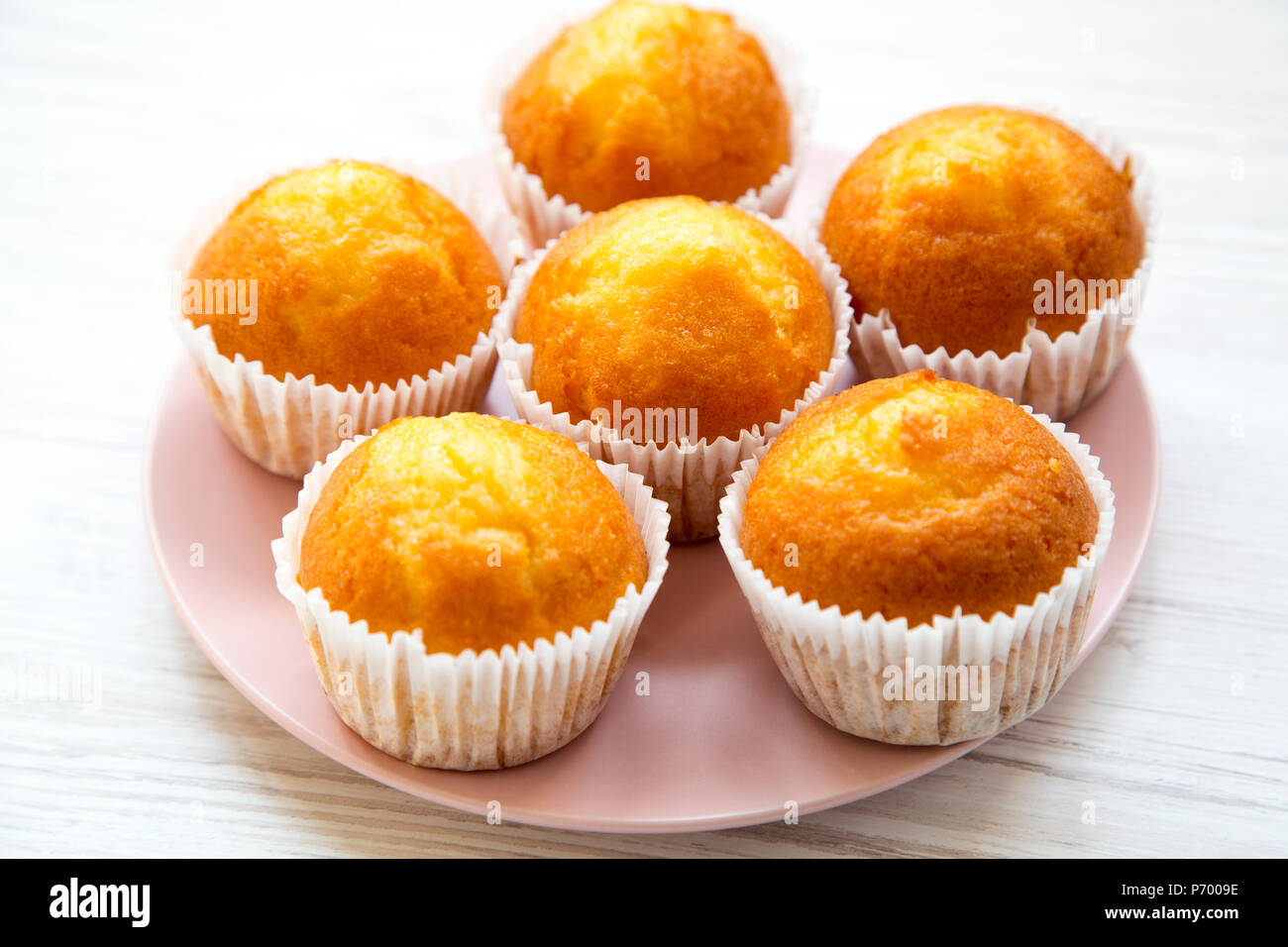 Side view yummy cupcakes hi-res stock photography and images - Alamy