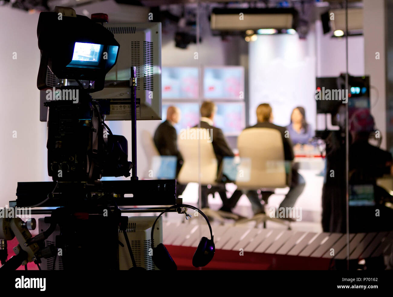 News tv studio set hi-res stock photography and images - Alamy