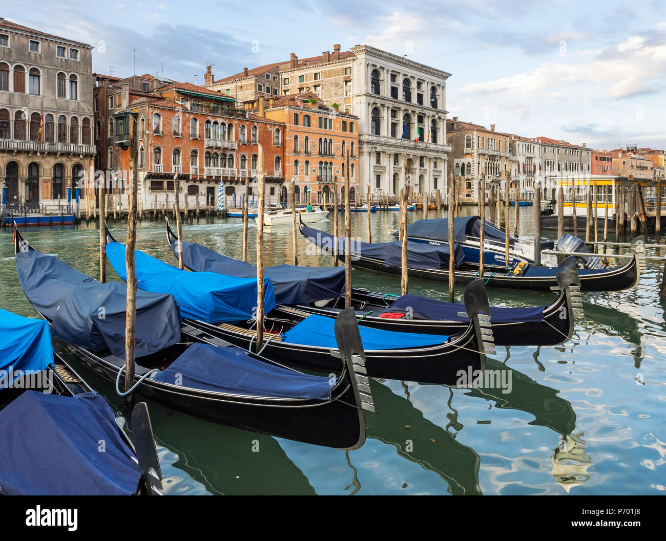 Famous gondolas hi-res stock photography and images - Alamy