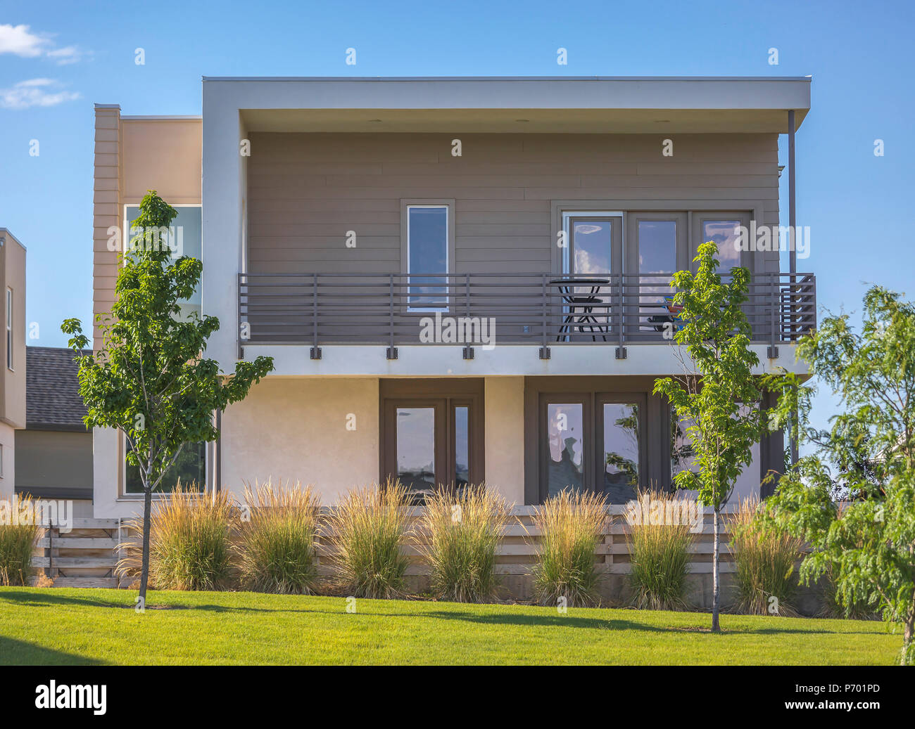 Modern home in Daybreak Stock Photo - Alamy
