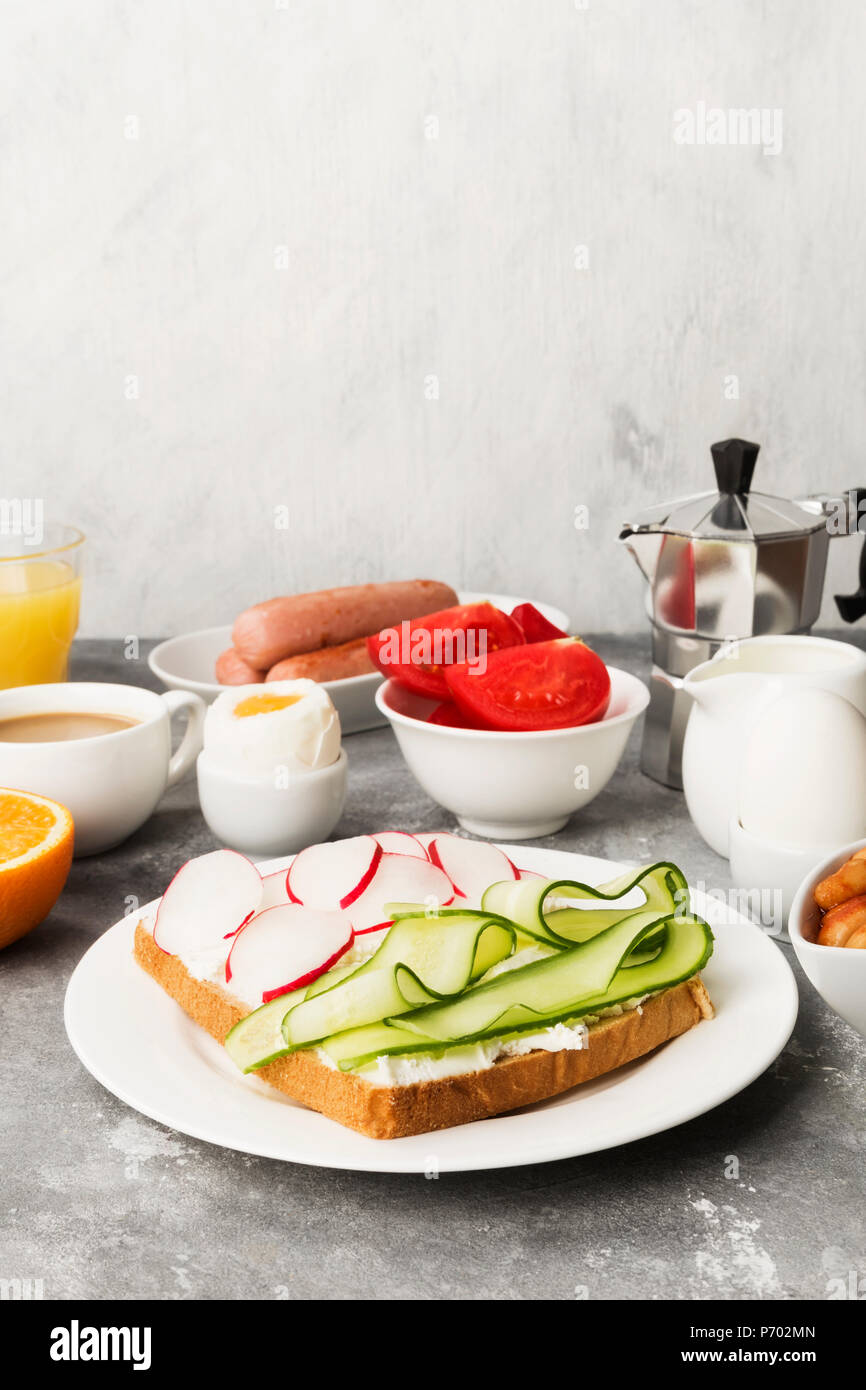 English breakfast radish hi-res stock photography and images - Alamy