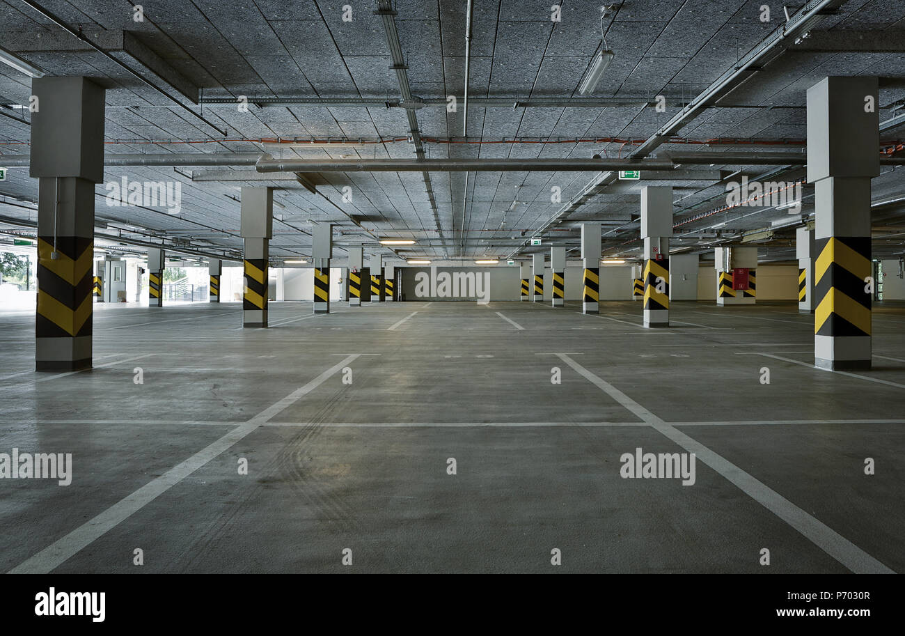 Underground warehouse hi-res stock photography and images - Alamy