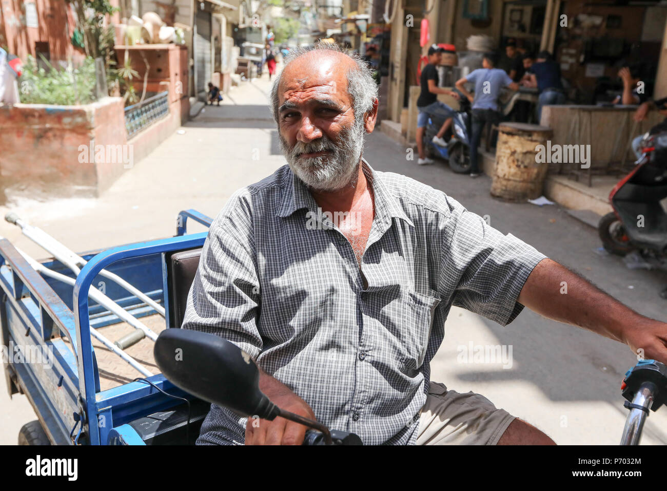 Refugee person hi-res stock photography and images - Alamy