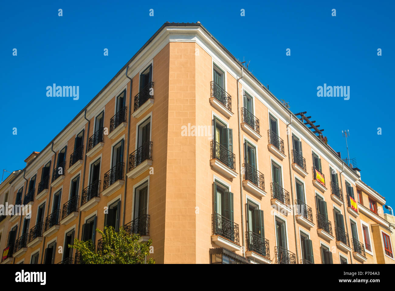 Edificio tradicional madrid hi-res stock photography and images - Alamy