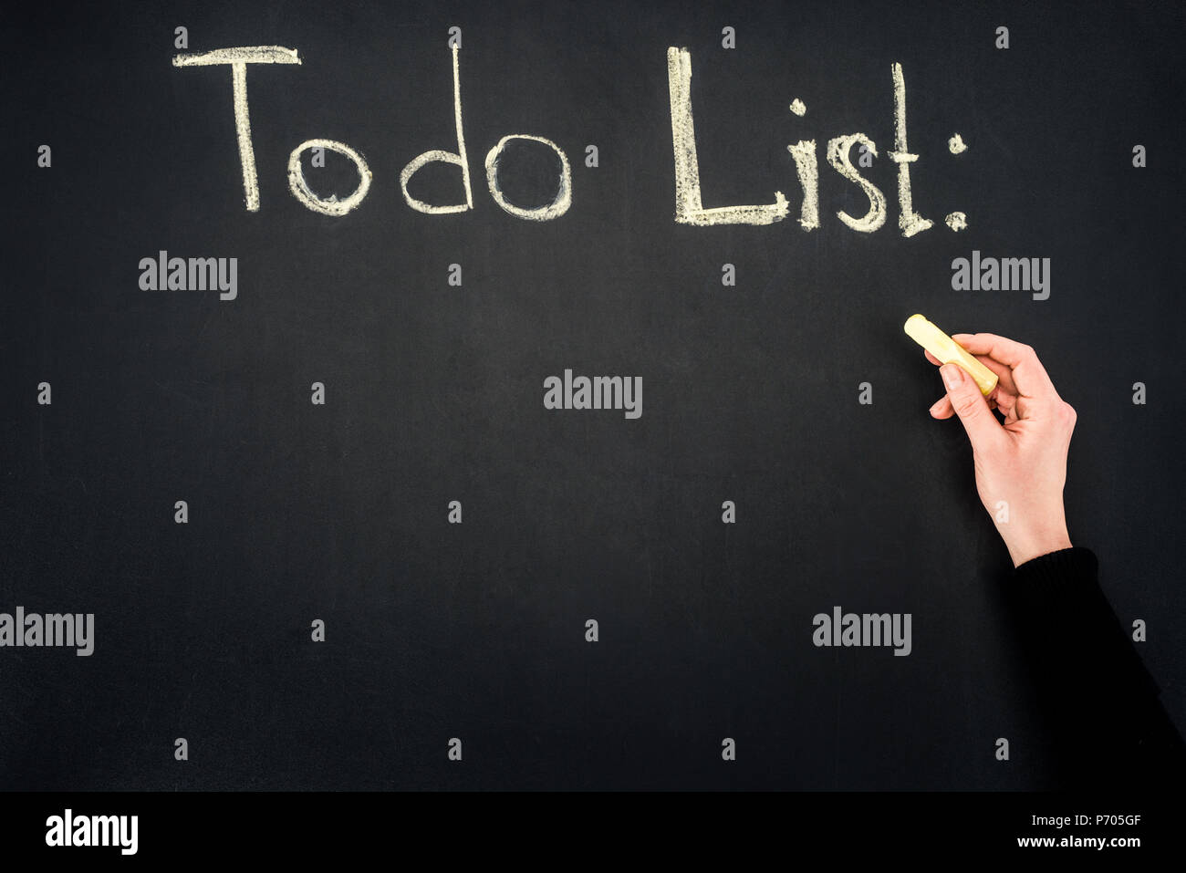 Hand writing to do list inscription on chalkboard Stock Photo - Alamy