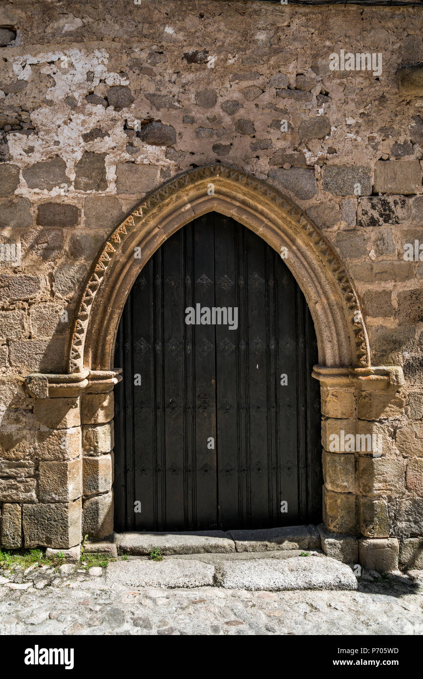 Gothic style door architecture hi-res stock photography and images - Alamy