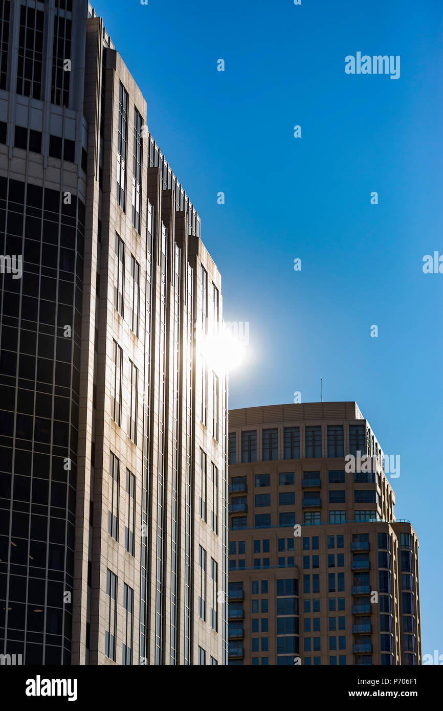 Sun reflection on modern skyscraper Stock Photo - Alamy