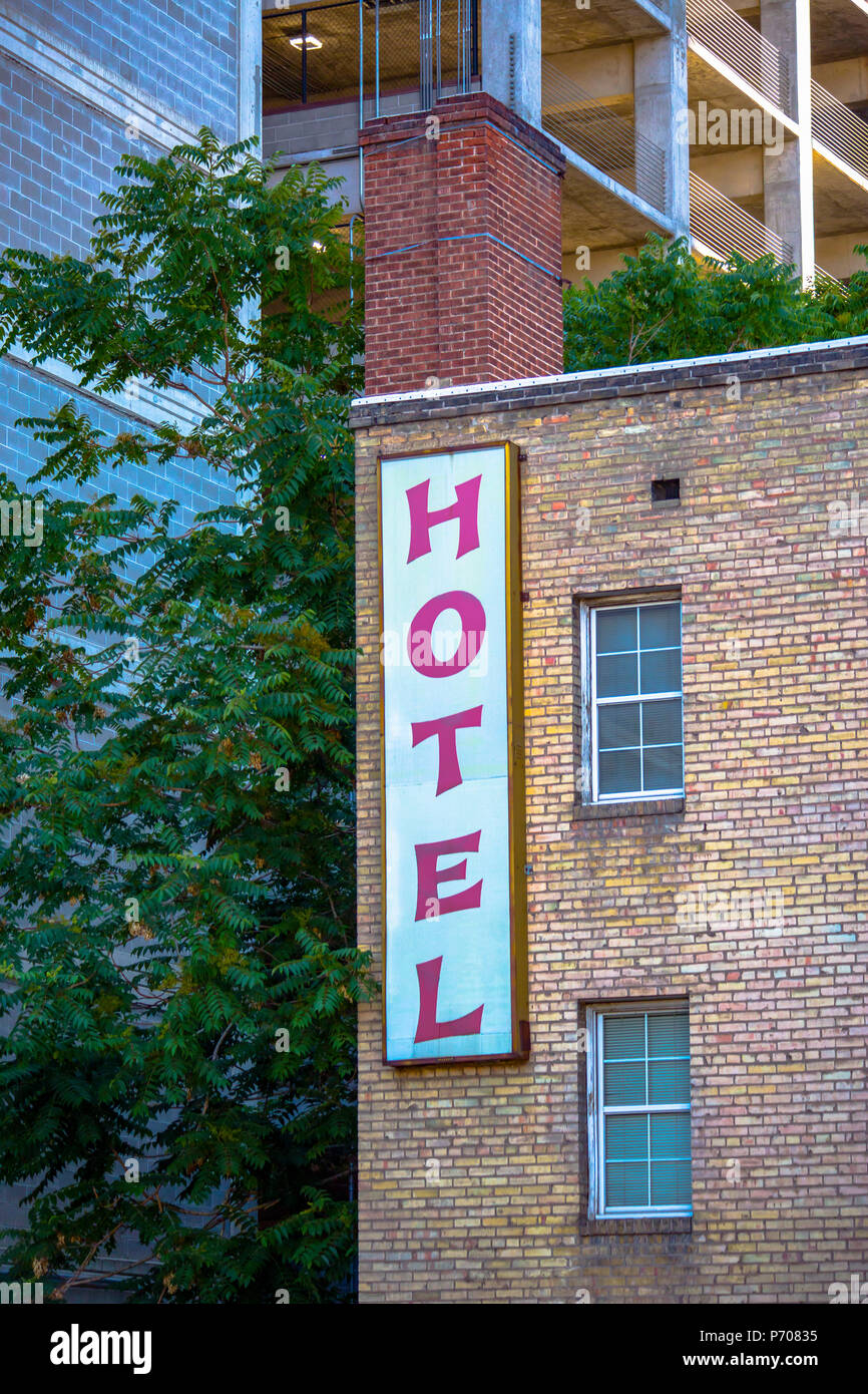 Vertical hotel sign hi-res stock photography and images - Alamy