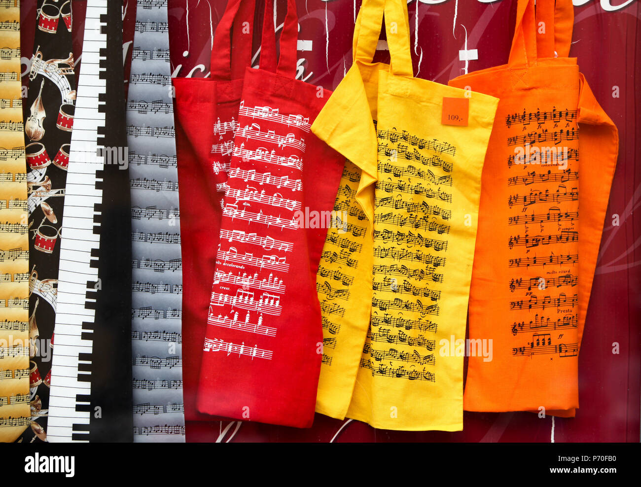 Chords musical hi-res stock photography and images - Alamy