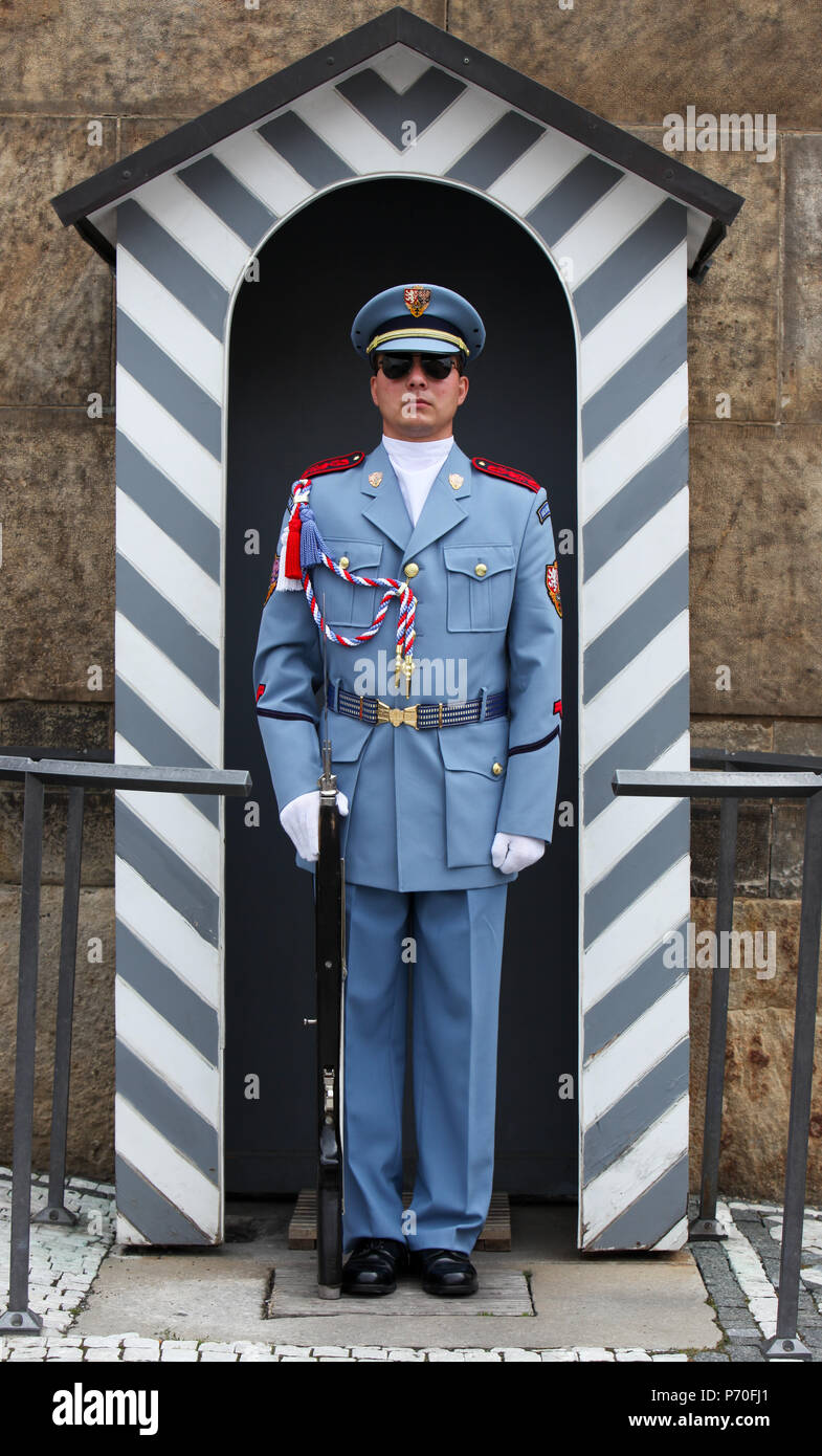 Officer uniform army soldier on duty hi-res stock photography and ...