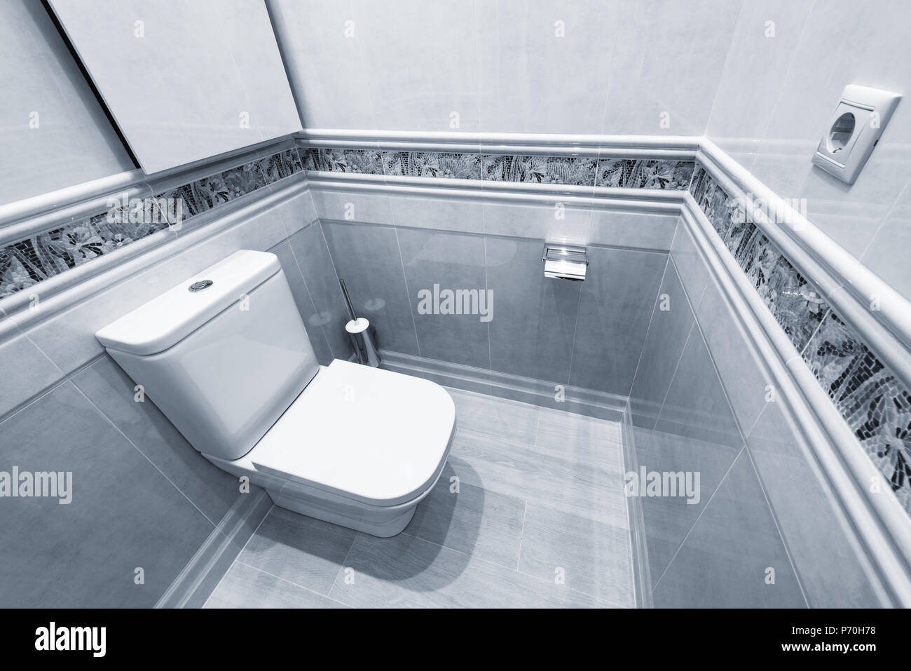 Closed toilet hi-res stock photography and images - Alamy