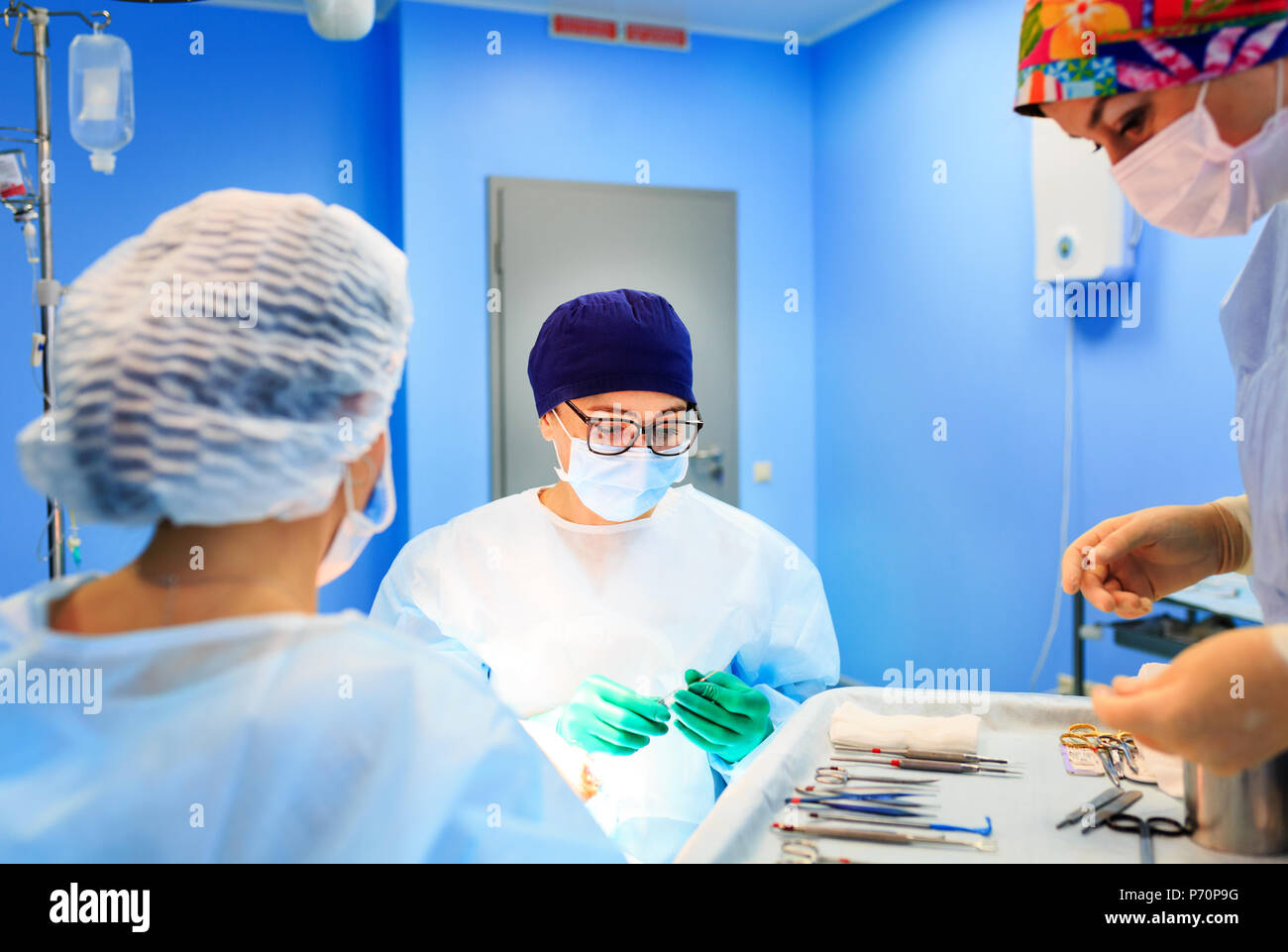 Surgeons operating a patient in operating room Stock Photo - Alamy
