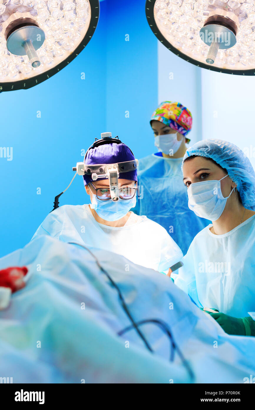 Surgeons operating a patient in operating room Stock Photo - Alamy