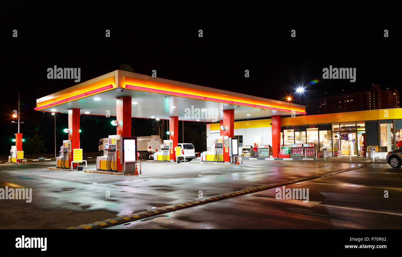 Shell service station at night hi-res stock photography and images - Alamy