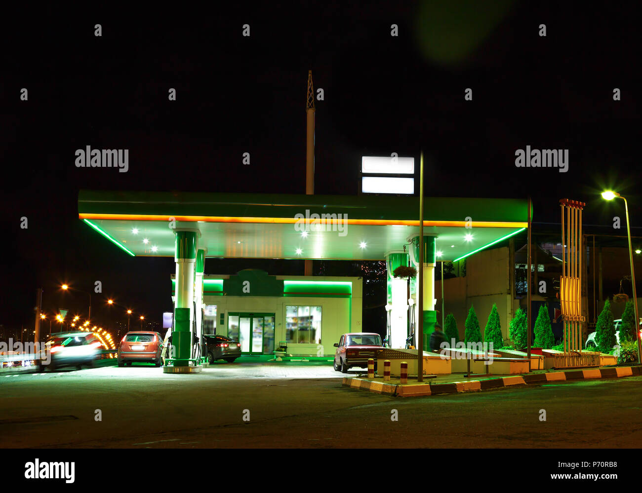 Us highway night car lights hi-res stock photography and images - Alamy