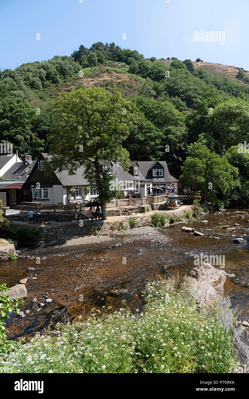 Fingle bridge, Drewsteignton, Devon, England UK. The Fingle Bridge inn ...