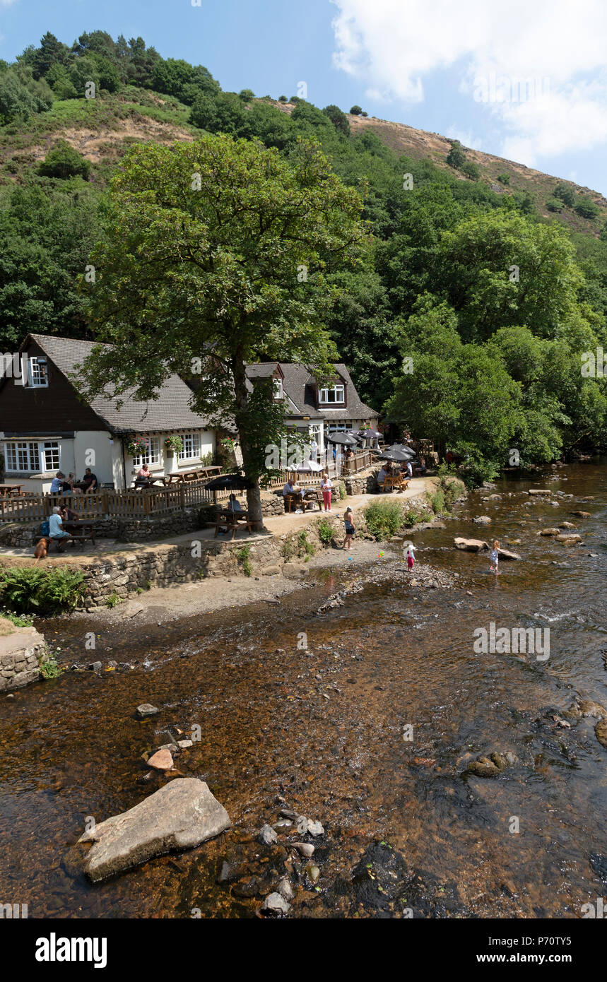 Fingle bridge, Drewsteignton, Devon, England UK. The Fingle Bridge inn ...