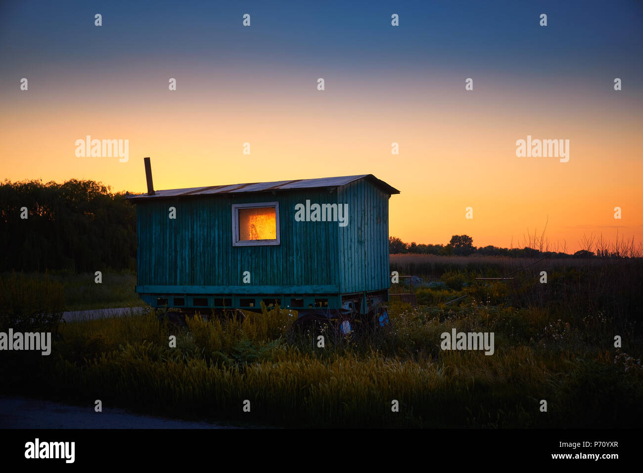 Abandoned caravan field hi-res stock photography and images - Alamy
