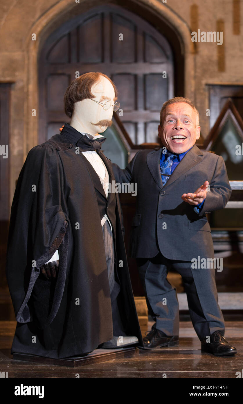 Warwick Davis Harry Potter Stock Photos & Warwick Davis Harry Potter ...